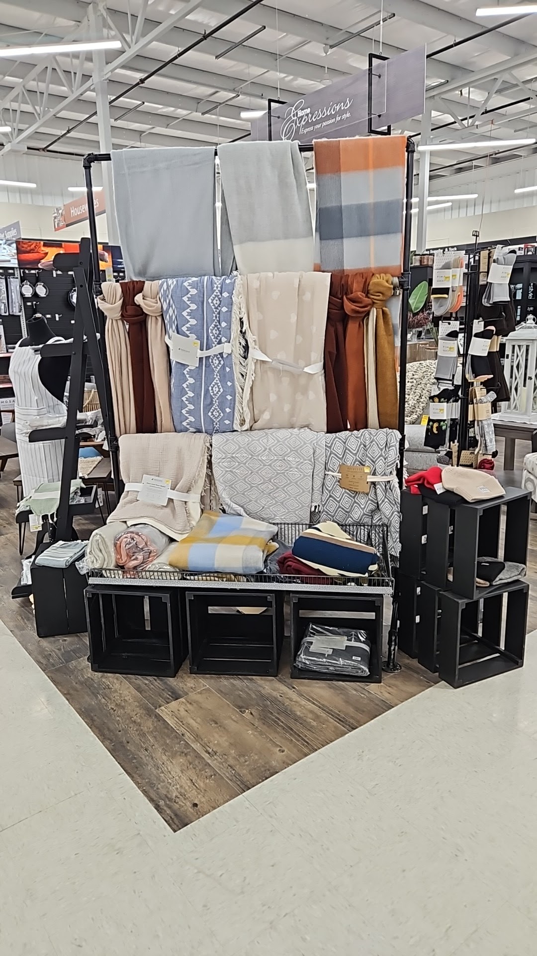 INVERMERE HOME HARDWARE BUILDING CENTRE - Invermere BC - Hours ...