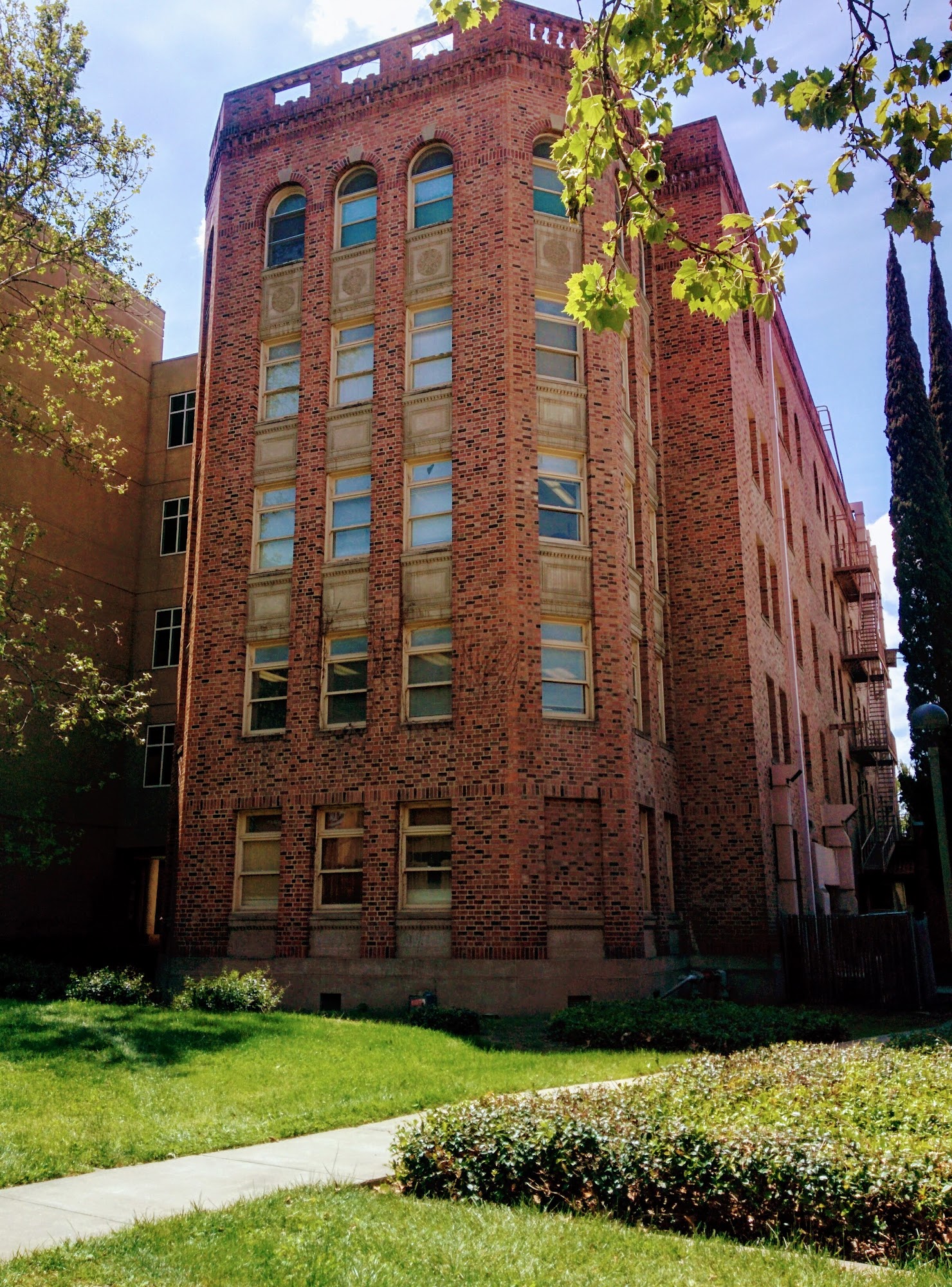 SAN JOAQUIN GENERAL HOSPITAL - French Camp CA - Hours, Directions ...