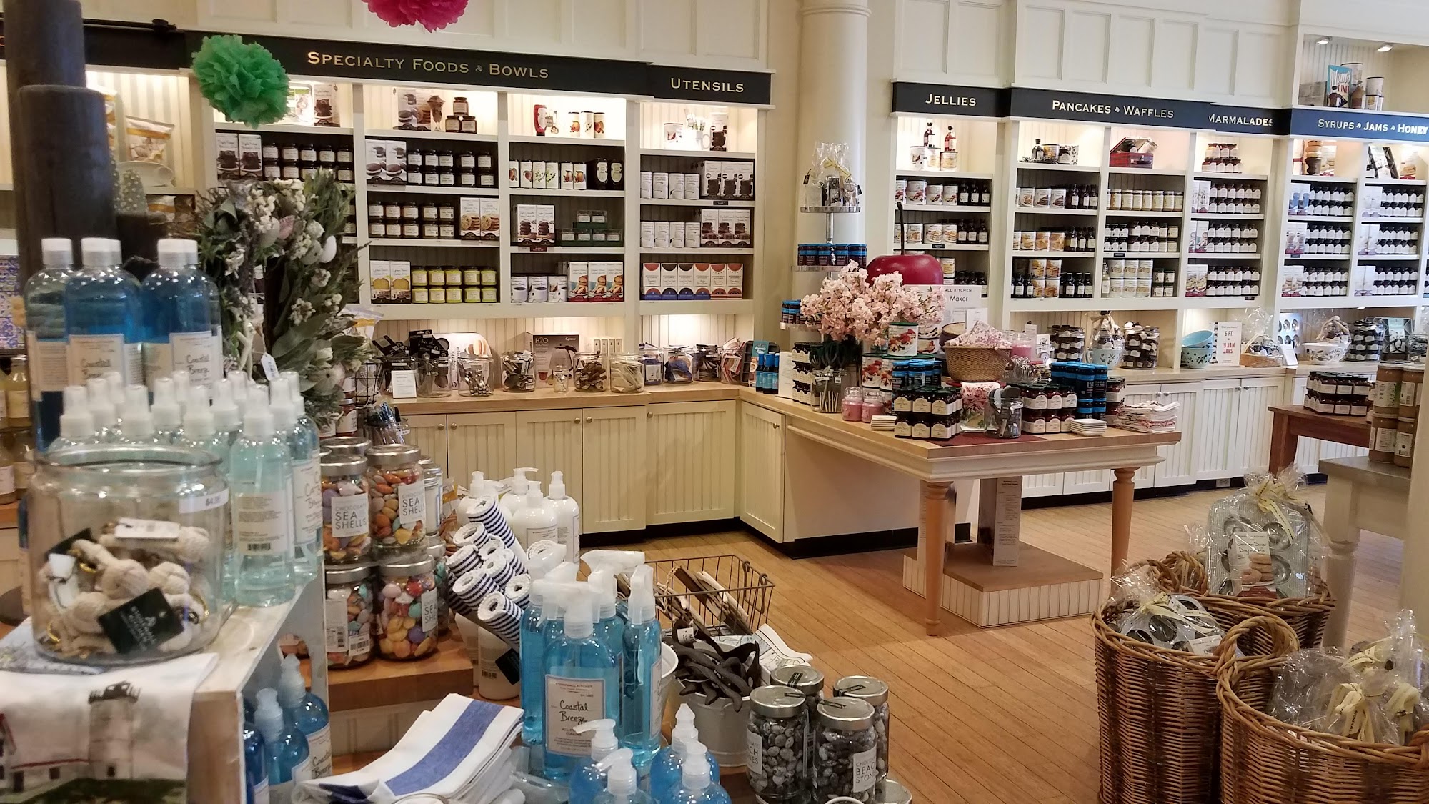 THE SHOPS AT EVERGREEN WALK - 501 Evergreen Way, South Windsor CT 06074 ...