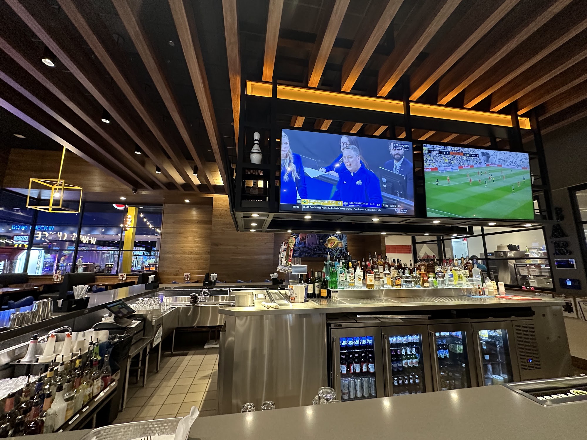 MAIN EVENT LEXINGTON - Lexington KY - Hours, Directions, Reviews ...