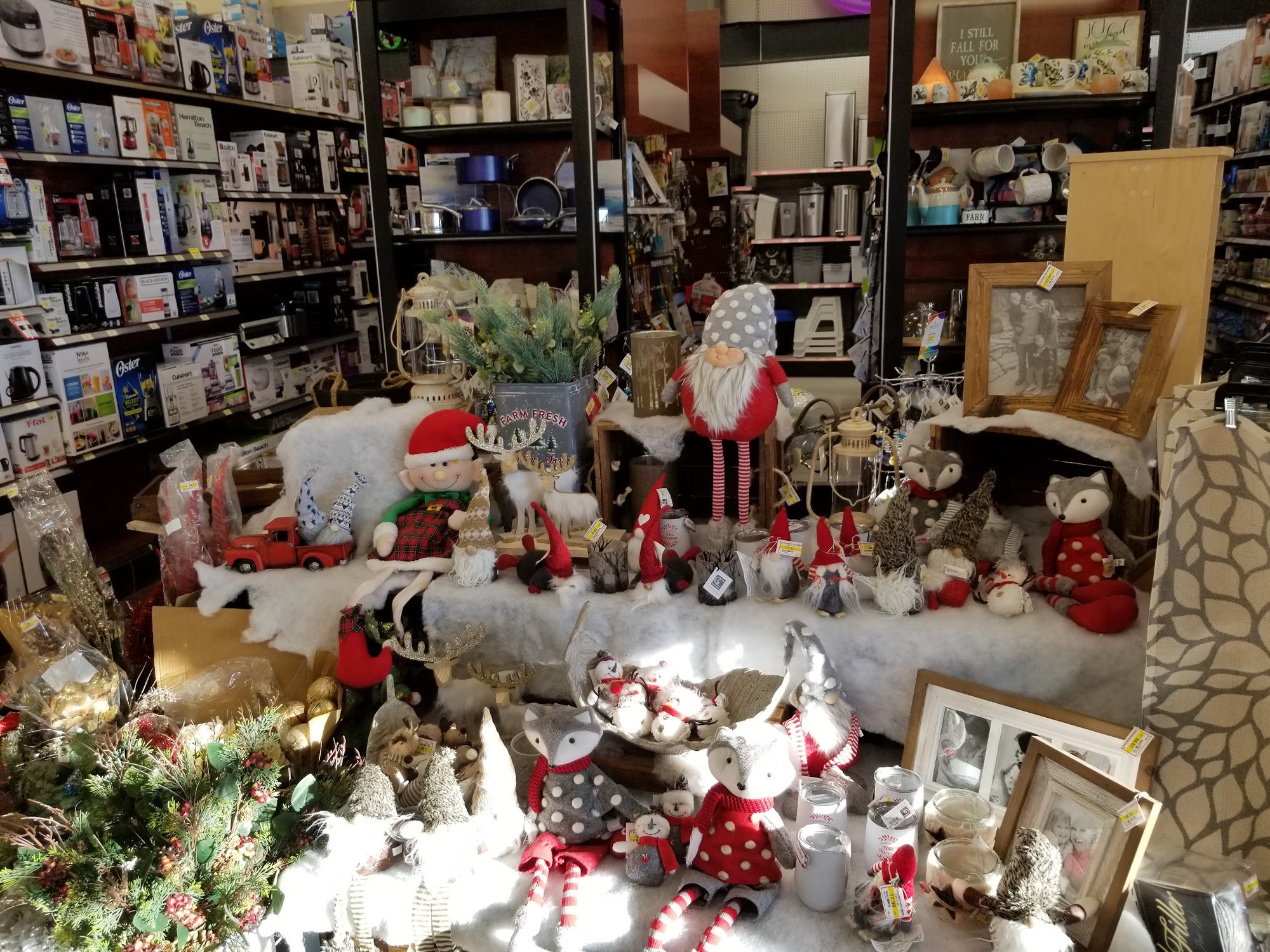 ARBORG HOME HARDWARE BUILDING CENTRE - Arborg MB - Hours, Directions ...