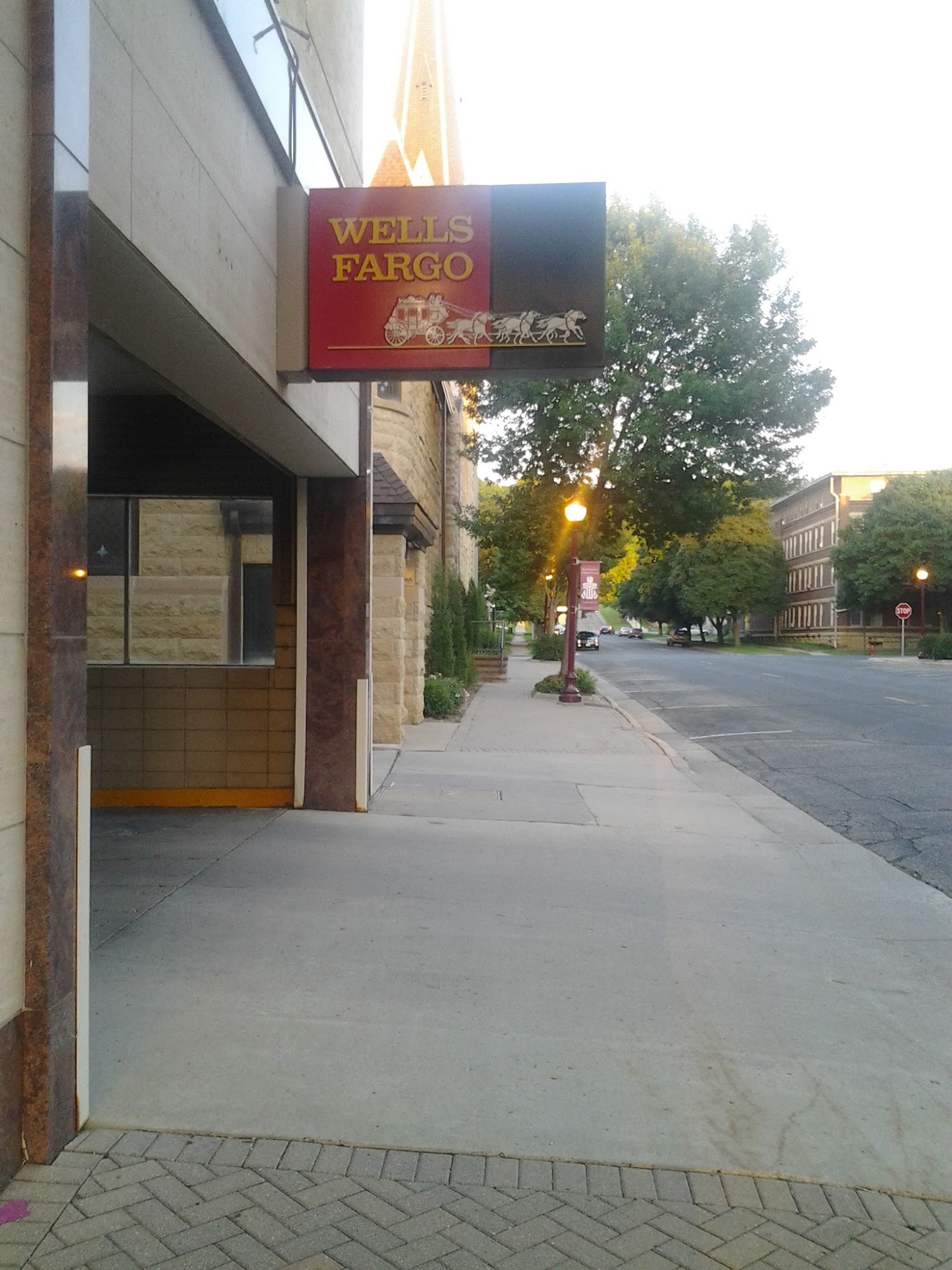 WELLS FARGO BANK - 206 E Hickory St, Mankato MN - Hours, Directions ...