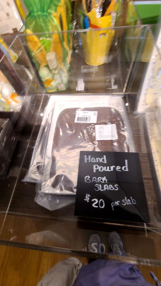 LINDT CHOCOLATE SHOP - Stratham NH - Hours, Directions, Reviews ...