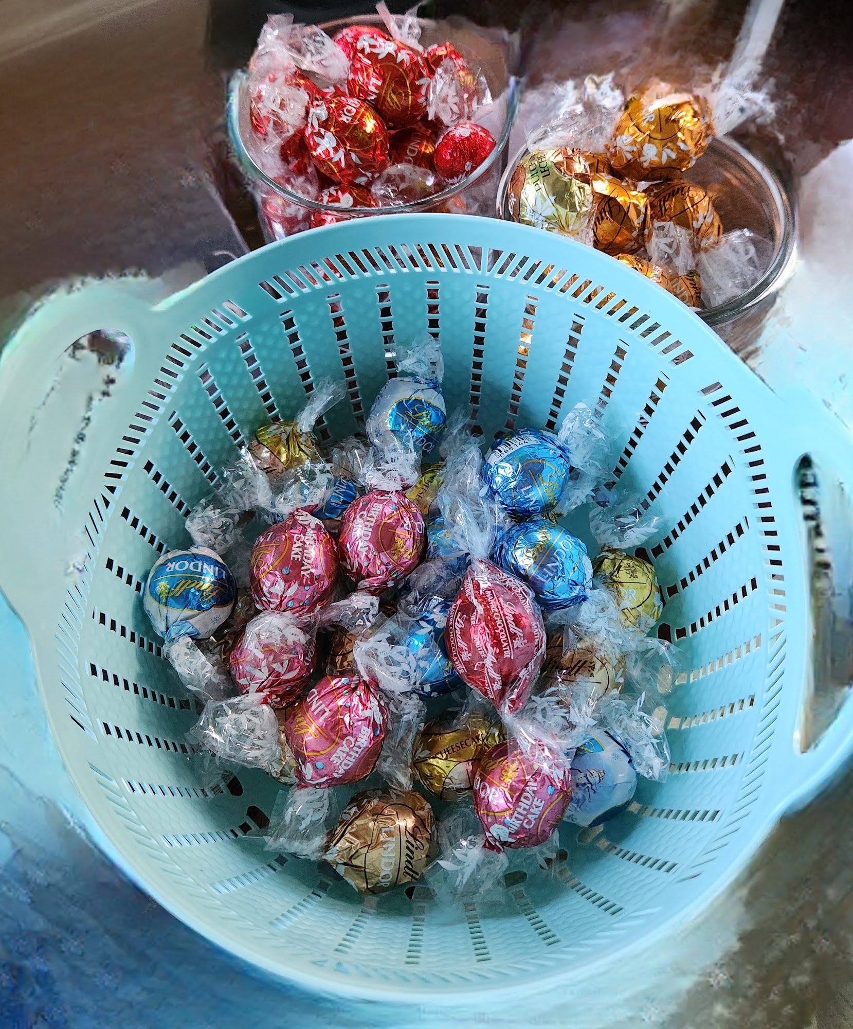 LINDT CHOCOLATE SHOP - Stratham NH - Hours, Directions, Reviews ...