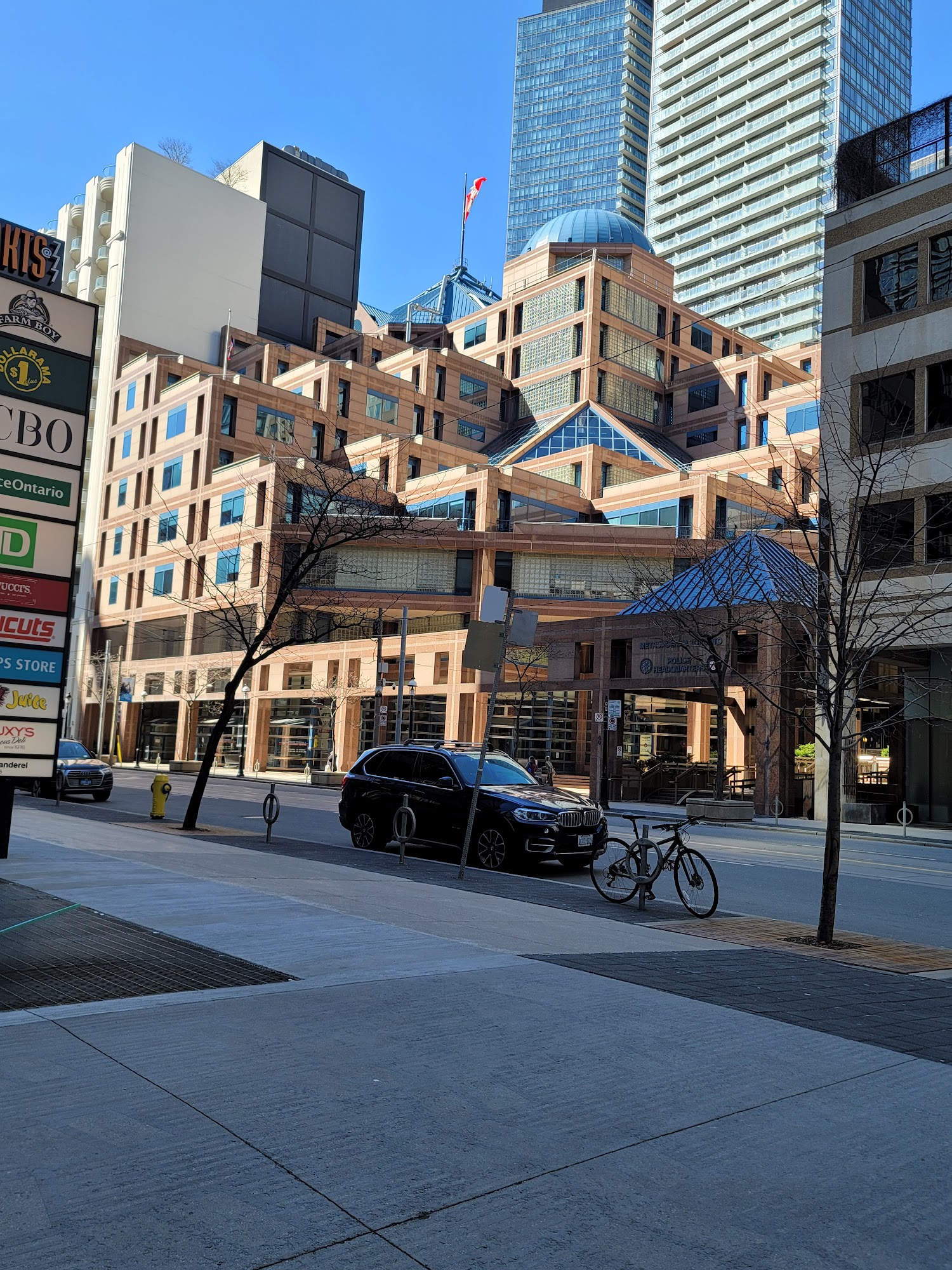 TORONTO POLICE HEADQUARTERS - Toronto ON - Hours, Directions, Reviews ...