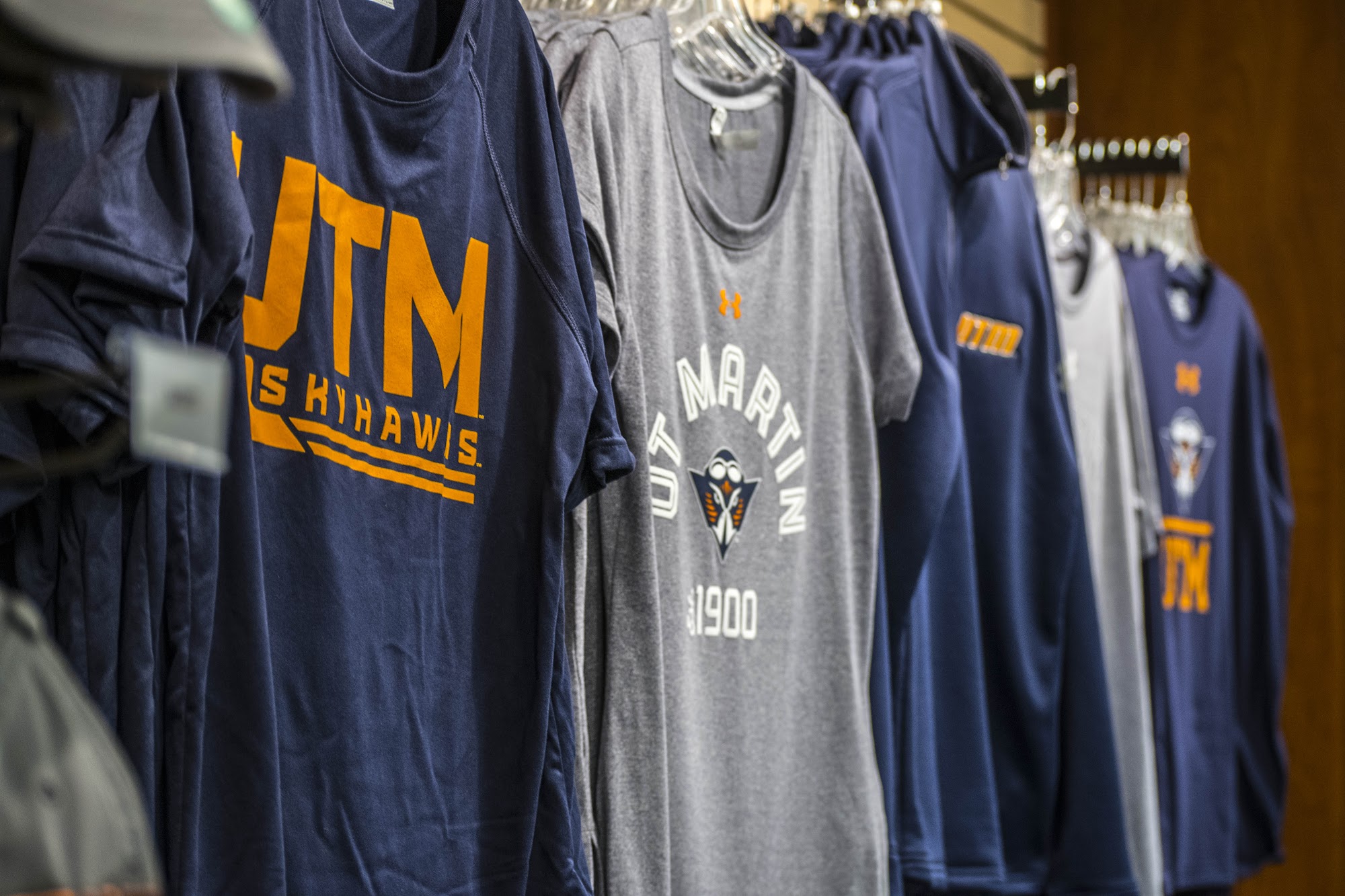 UNIVERSITY OF TENNESSEE AT MARTIN OFFICIAL BOOKSTORE - 11 Wayne Fisher ...