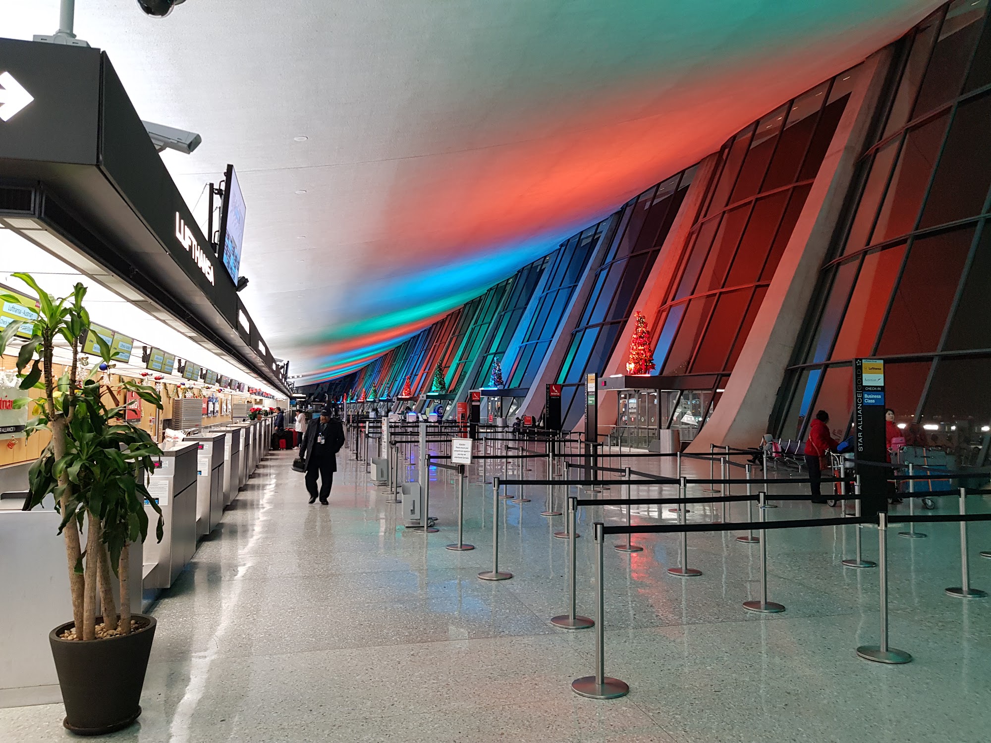 DULLES INTERNATIONAL AIRPORT - Dulles VA - Hours, Directions, Reviews ...