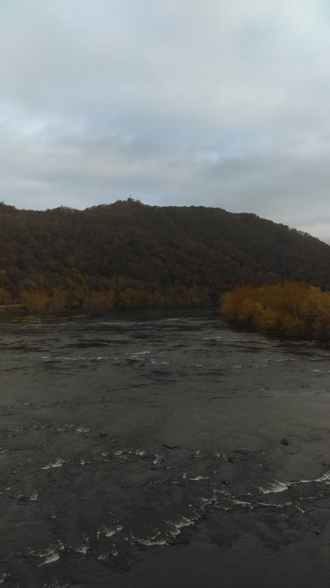 RONALD MEADOWS FUNERAL PARLORS - 130 Temple St, Hinton WV 25951 ...